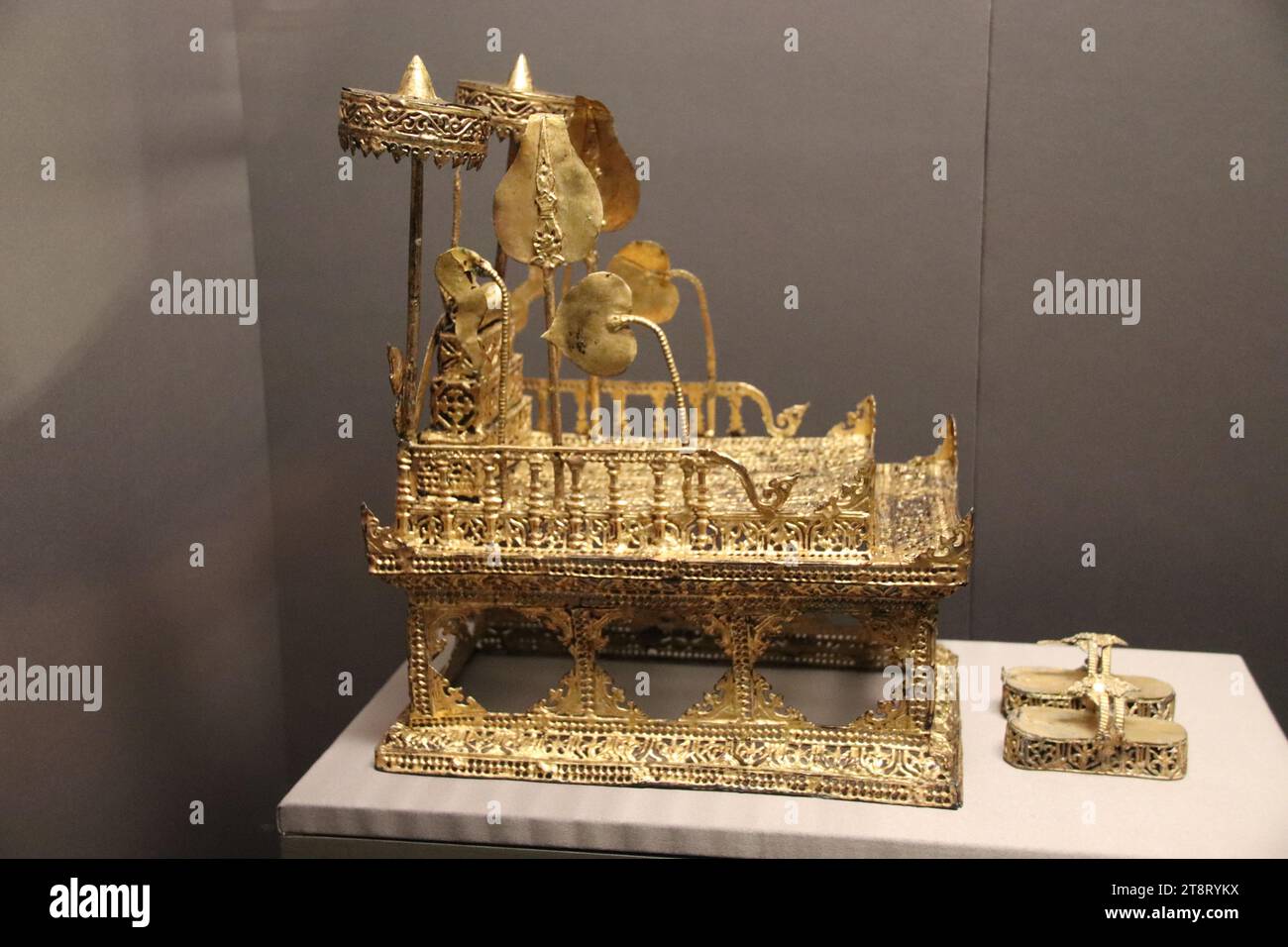 Lanna Art: Miniature Throne, 16th Cent, Gallery of Thai History ...