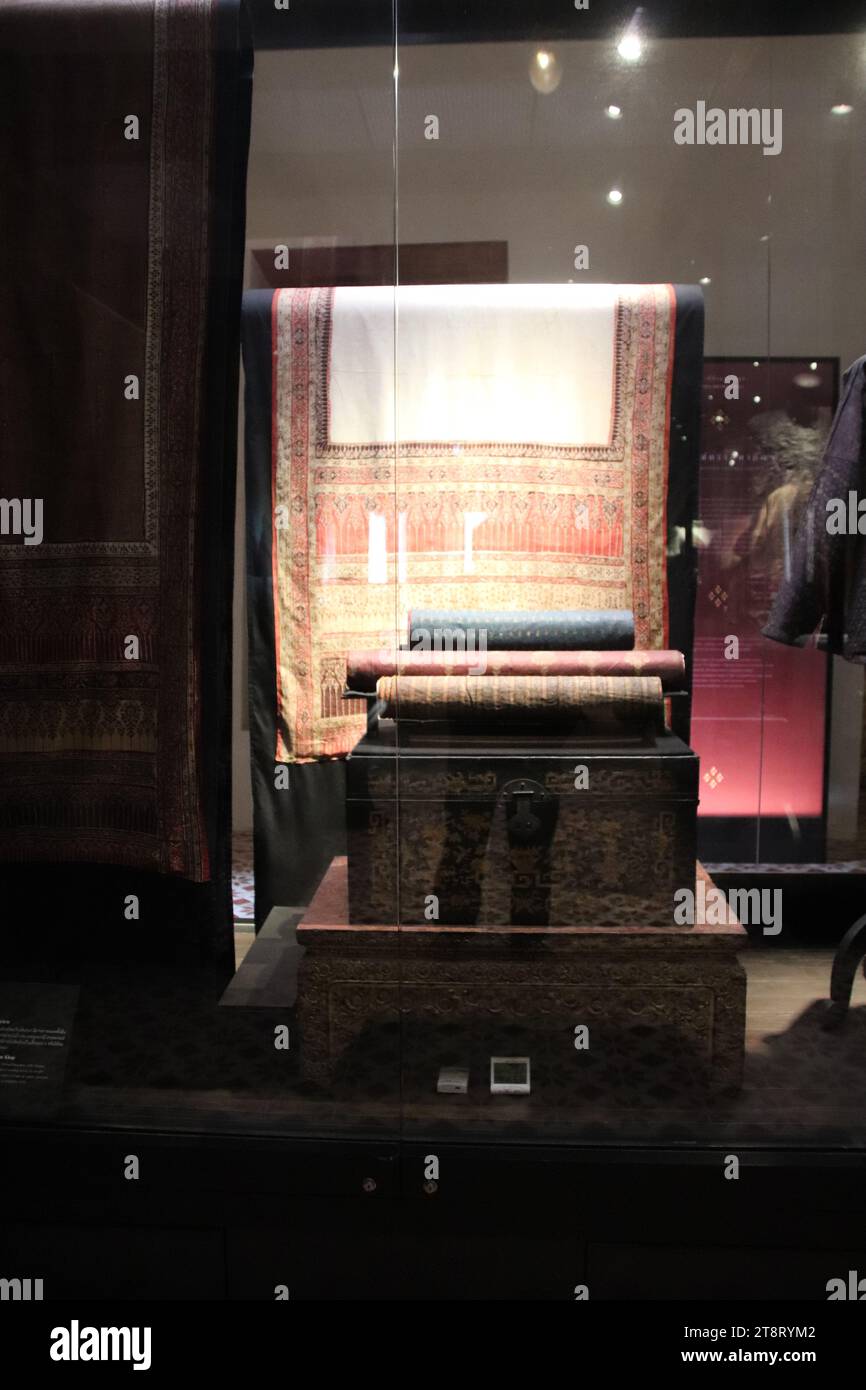 Thai Royal Textiles, Royal Textile Gallery, National Museum of Thailand ...