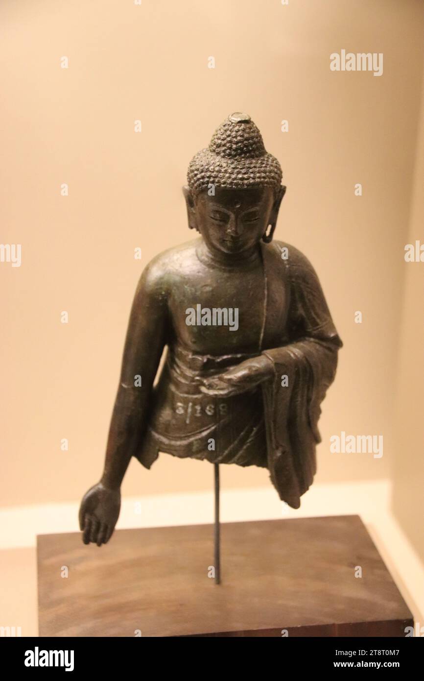 Upper Part of Buddha in Giving (Varada Mudra), Japanese Art, 13th-14th ...