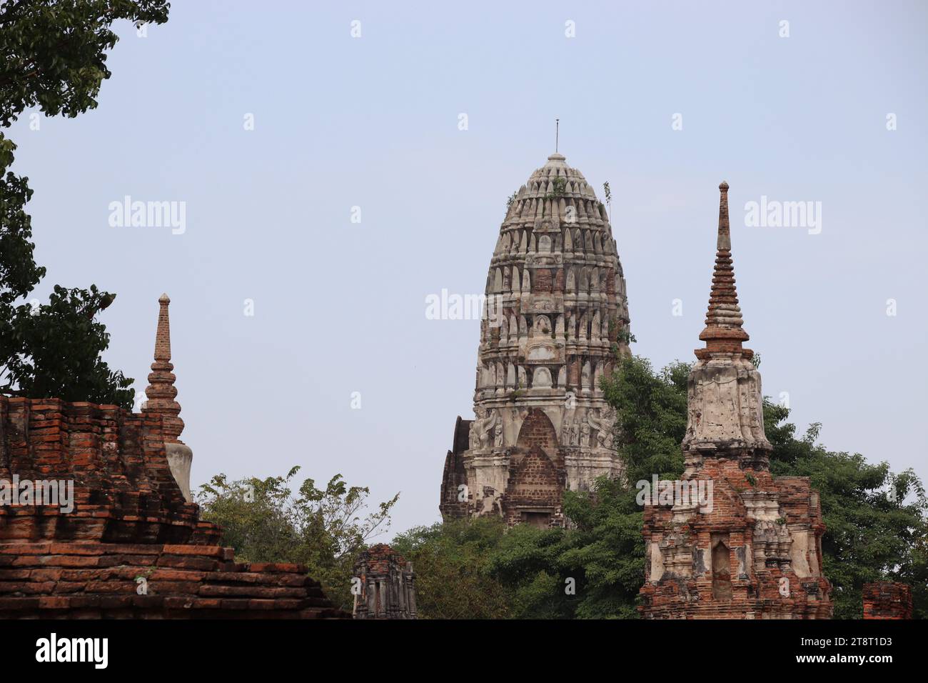Wat ratchaburana central prang hi-res stock photography and images - Alamy