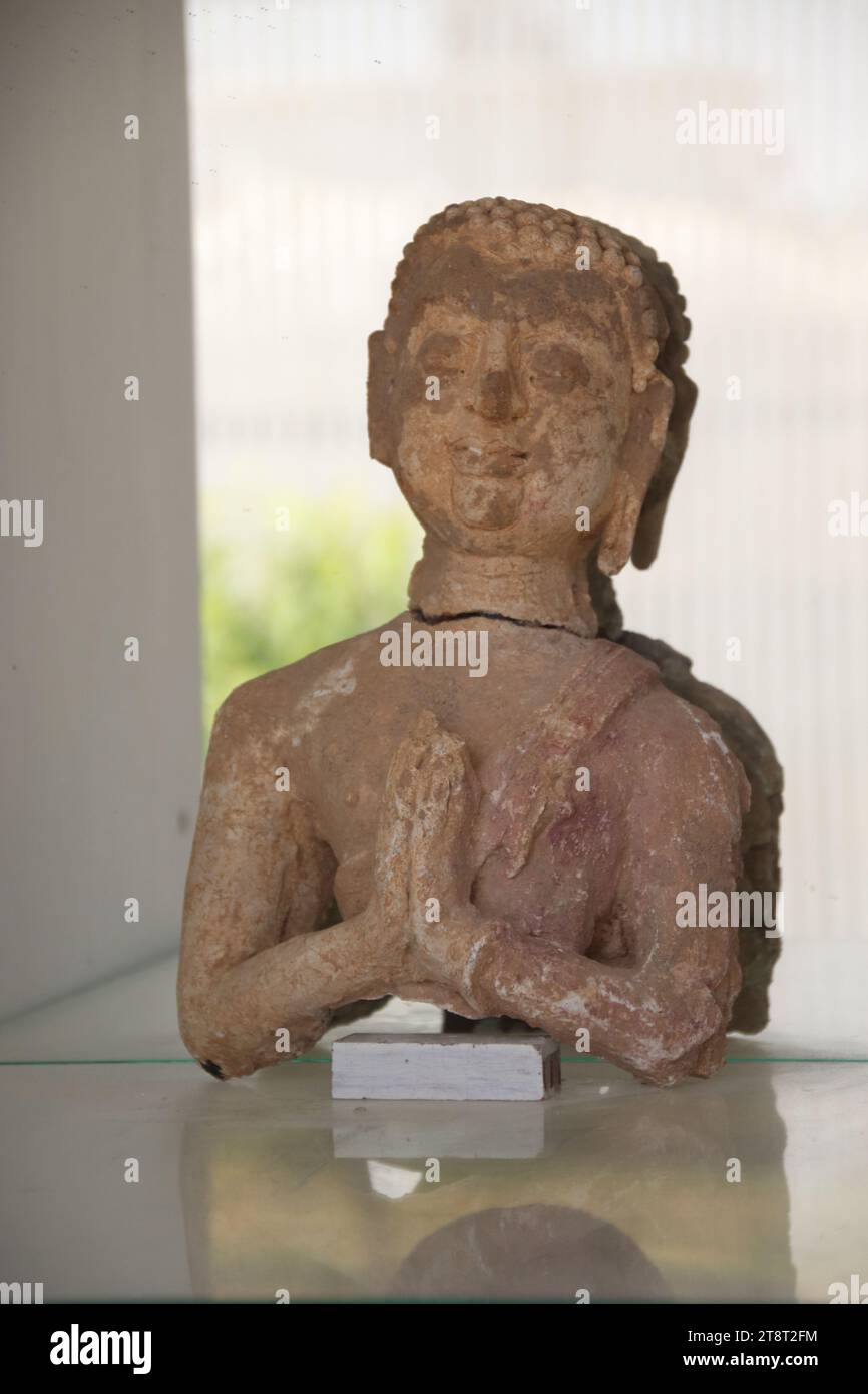 Stucco Praying Figure, Ramkhamhaeng Museum, Sukhothai, Museum of ...