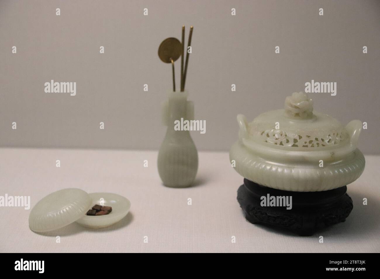 Jade incense vessels hi-res stock photography and images - Alamy