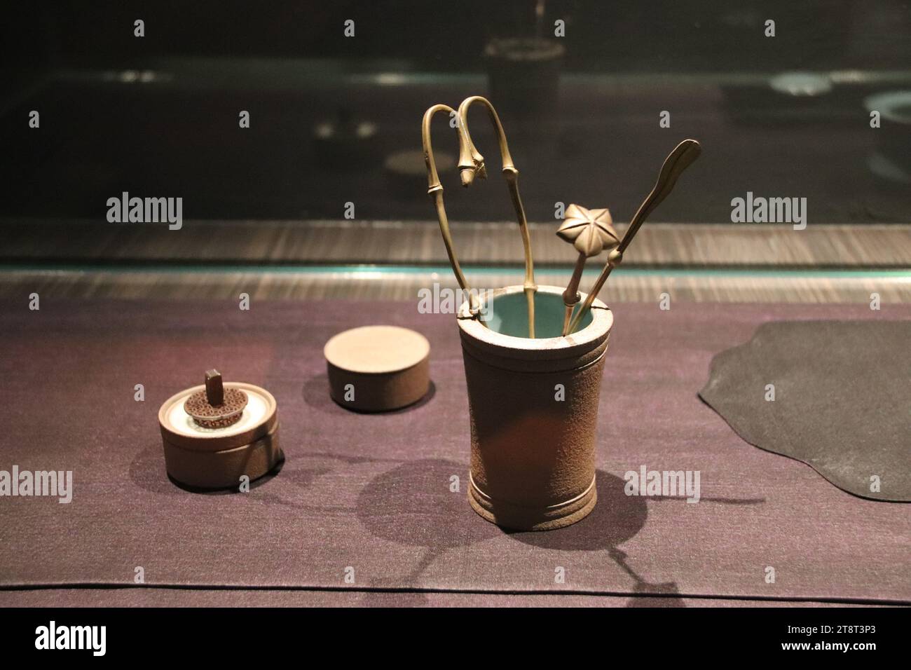 Famille holder hi-res stock photography and images - Alamy