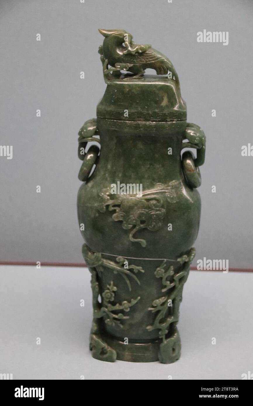 Jadeite vase hi-res stock photography and images - Alamy