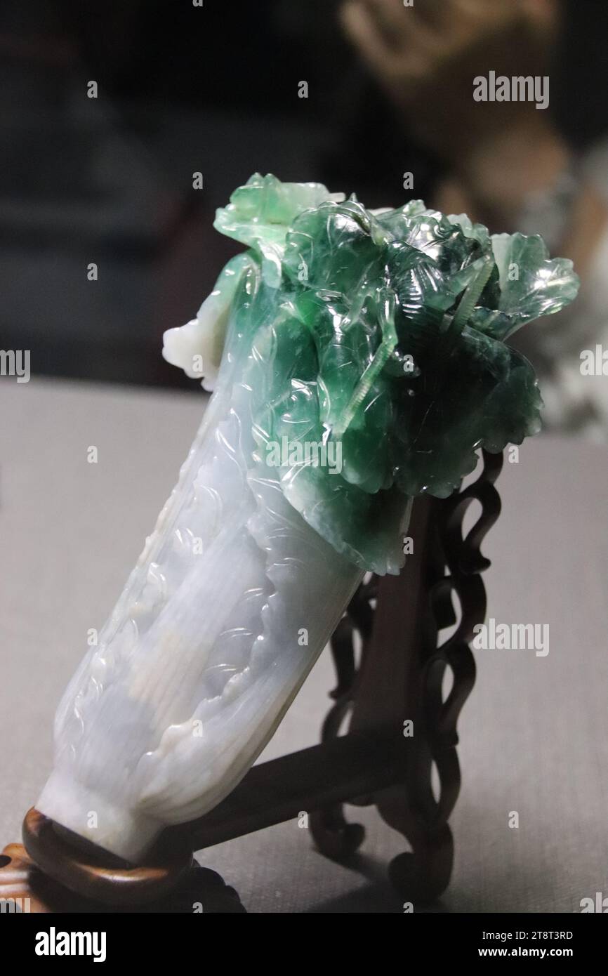 Jadeite Cabbage, Palace Museum, Taipei, Taiwan, Jade gallery, Palace Museum, Taipei, Taiwan ...