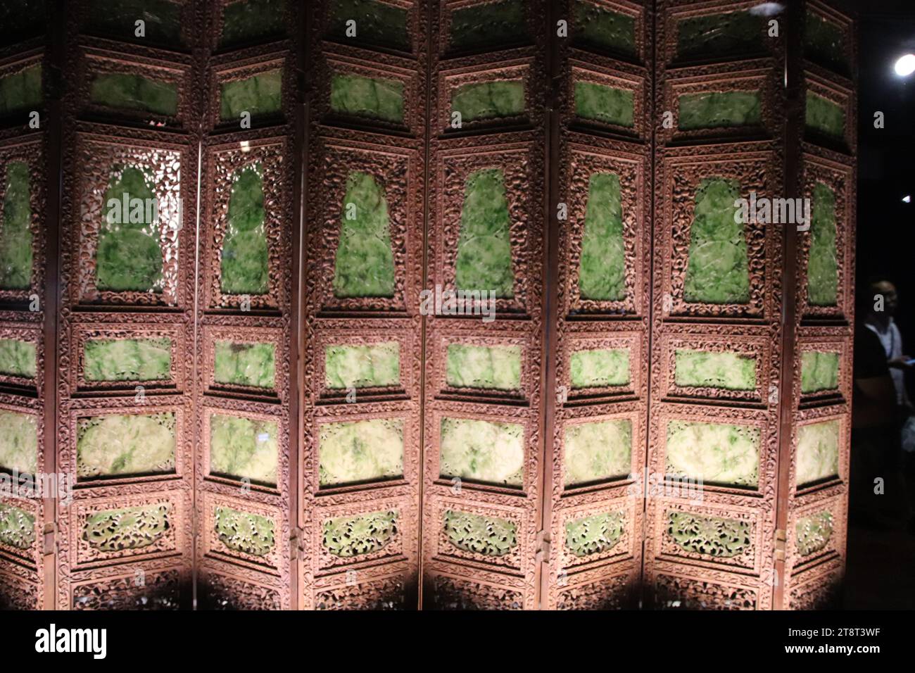 Green Jade Screen: Gift to Emperor of Japan by Wang Jingwei, ROC, Jade ...