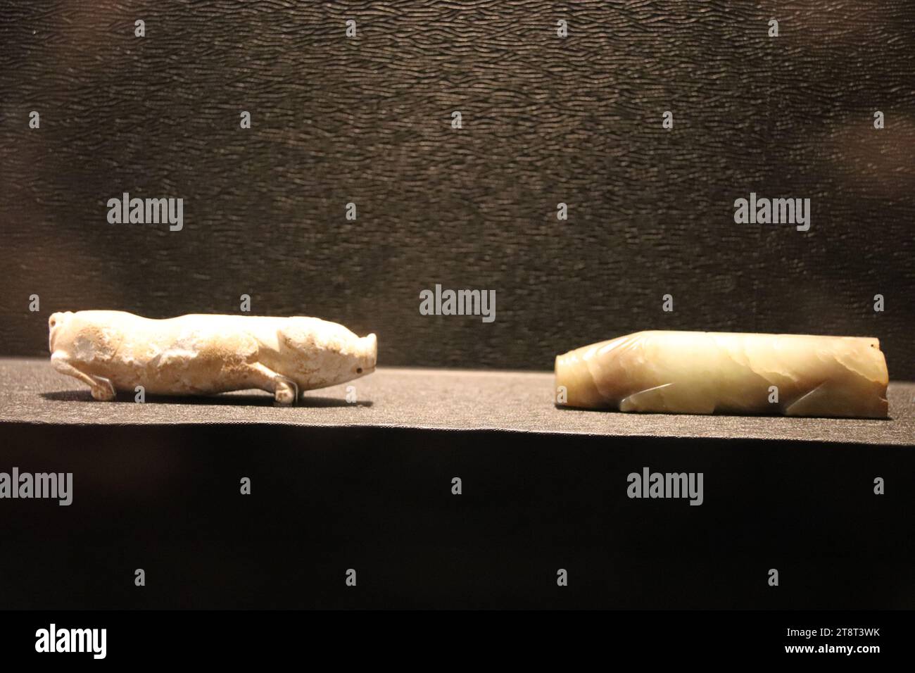 Warring states han jade pigs hi-res stock photography and images - Alamy