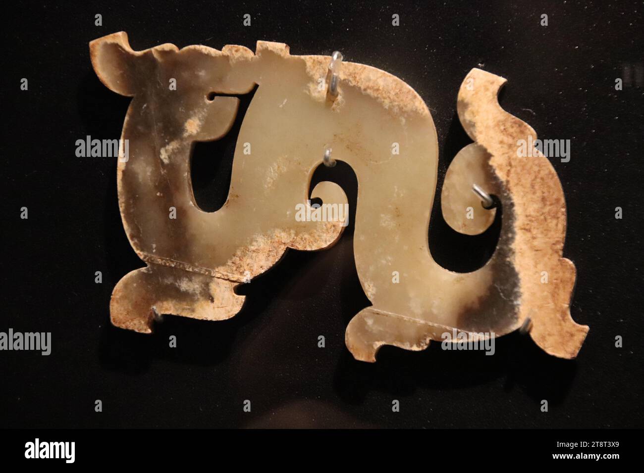 Warring States-Han Jade Dragon, Special Exhibit of Warring States to ...