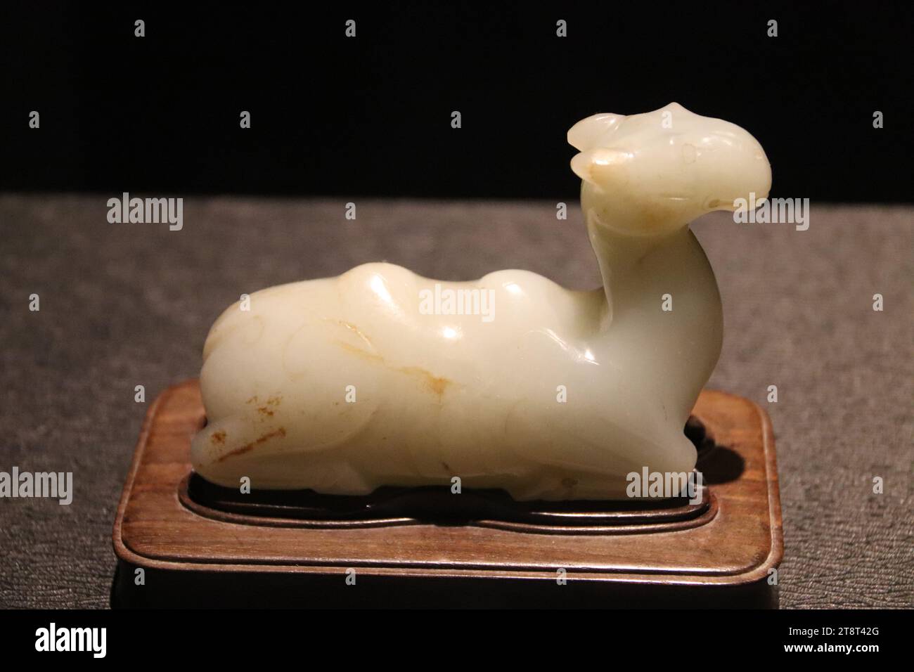 Warring states han jade camel hi-res stock photography and images - Alamy