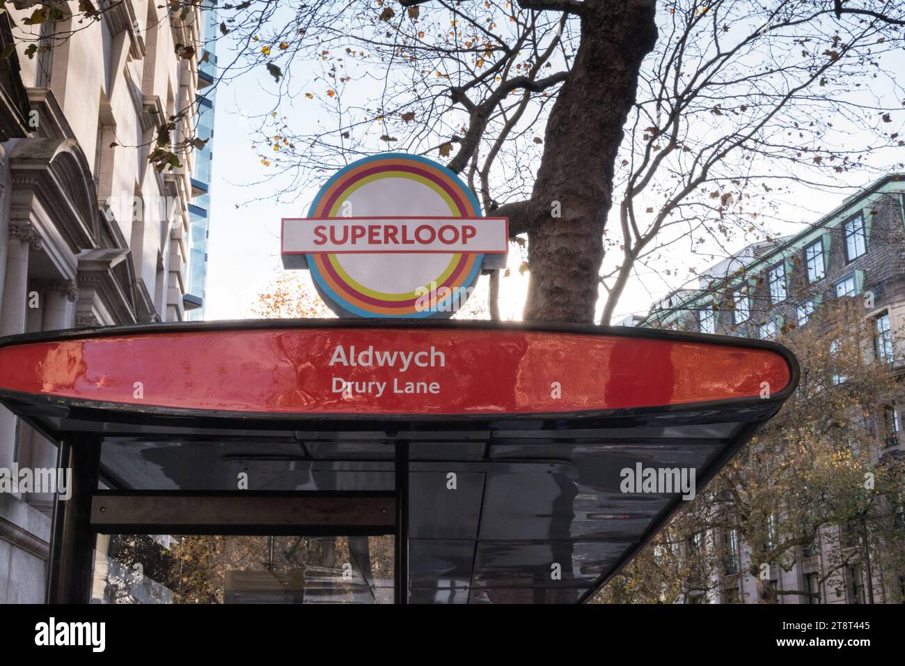 Tfl superloop hi-res stock photography and images - Alamy