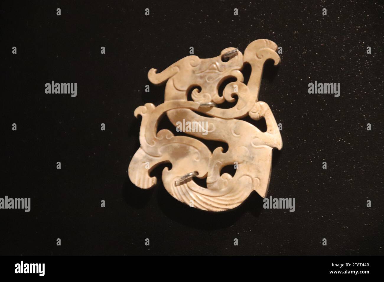 Warring States-Han Jade Dragon, Special Exhibit of Warring States to ...