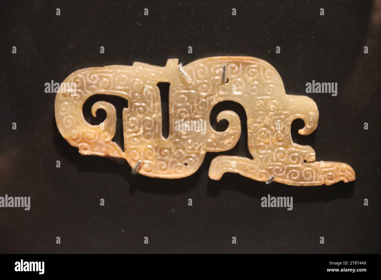 Warring States-Han Jade Dragon, Special Exhibit of Warring States to ...