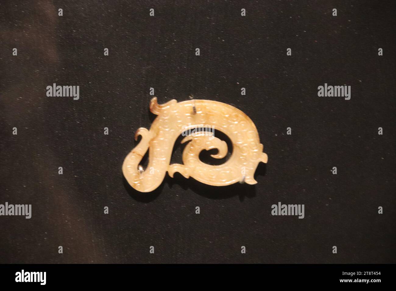 Warring States-Han Jade Dragon, Special Exhibit of Warring States to ...