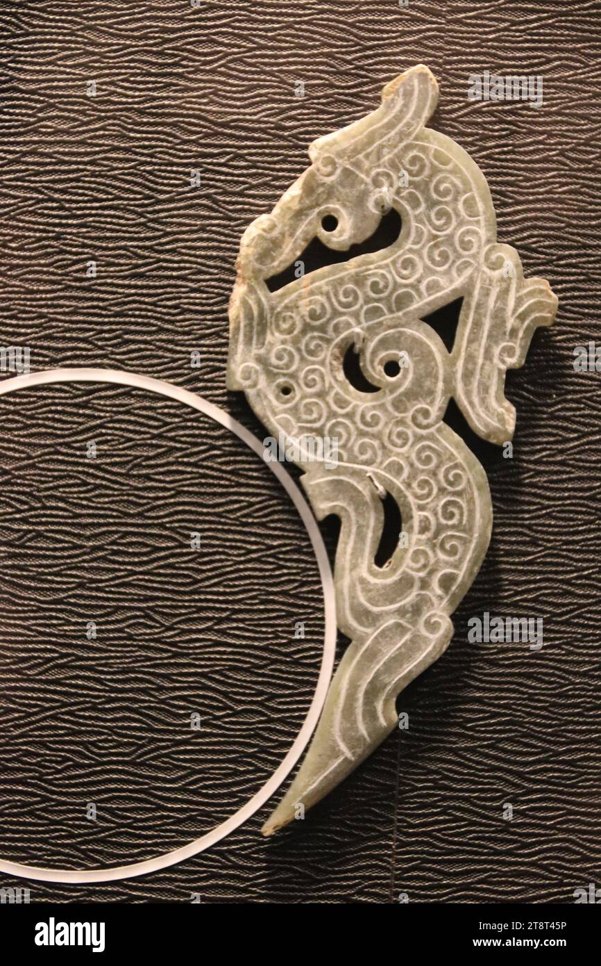 Warring States-Han Jade Dragon, Special Exhibit of Warring States to ...