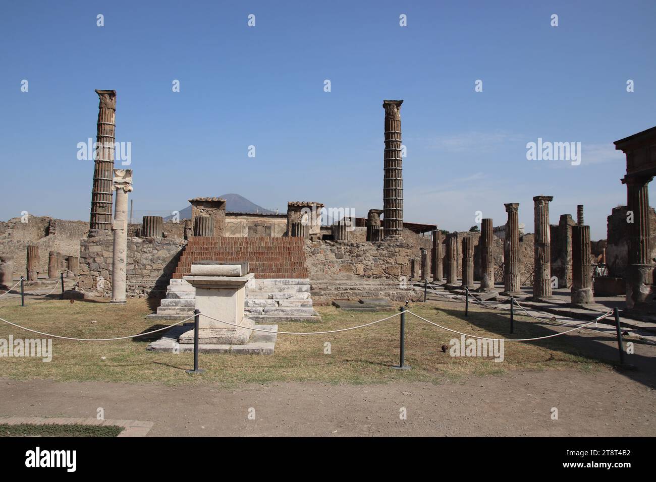 Pompeii Ruins, Remains of Roman city buried by eruption of Mt. Vesuvius ...