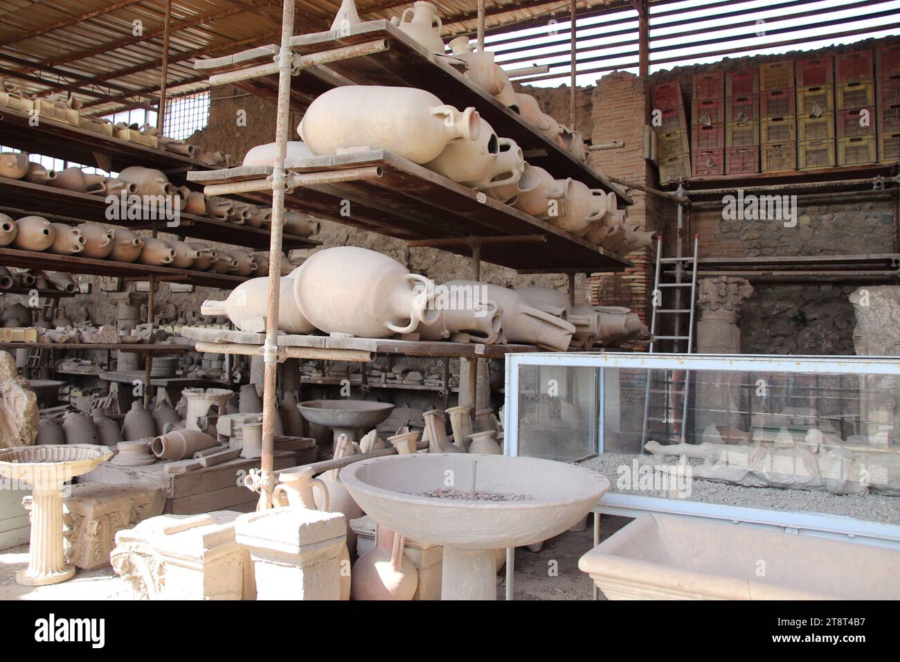 Pompeii Ruins: Pottery Amphorae, Remains of Roman city buried by ...