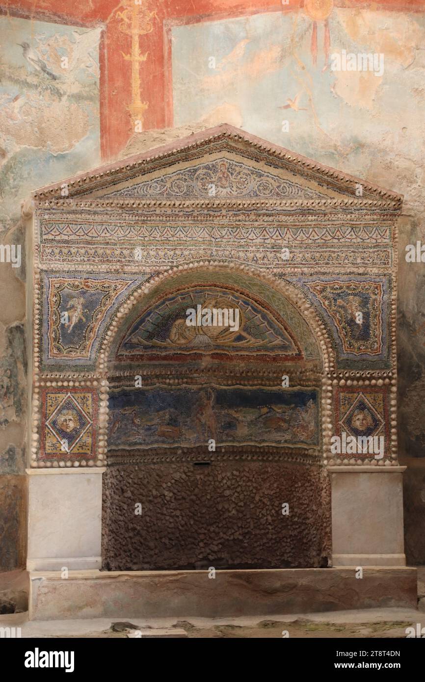 Pompeii Ruins Altar, Remains of Roman city buried by eruption of Mt ...