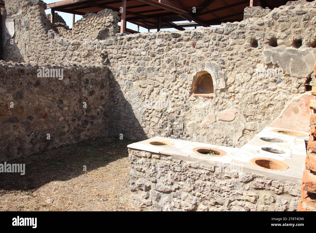 Pompeii Ruins: Kitchen Stoves, Remains of Roman city buried by eruption ...