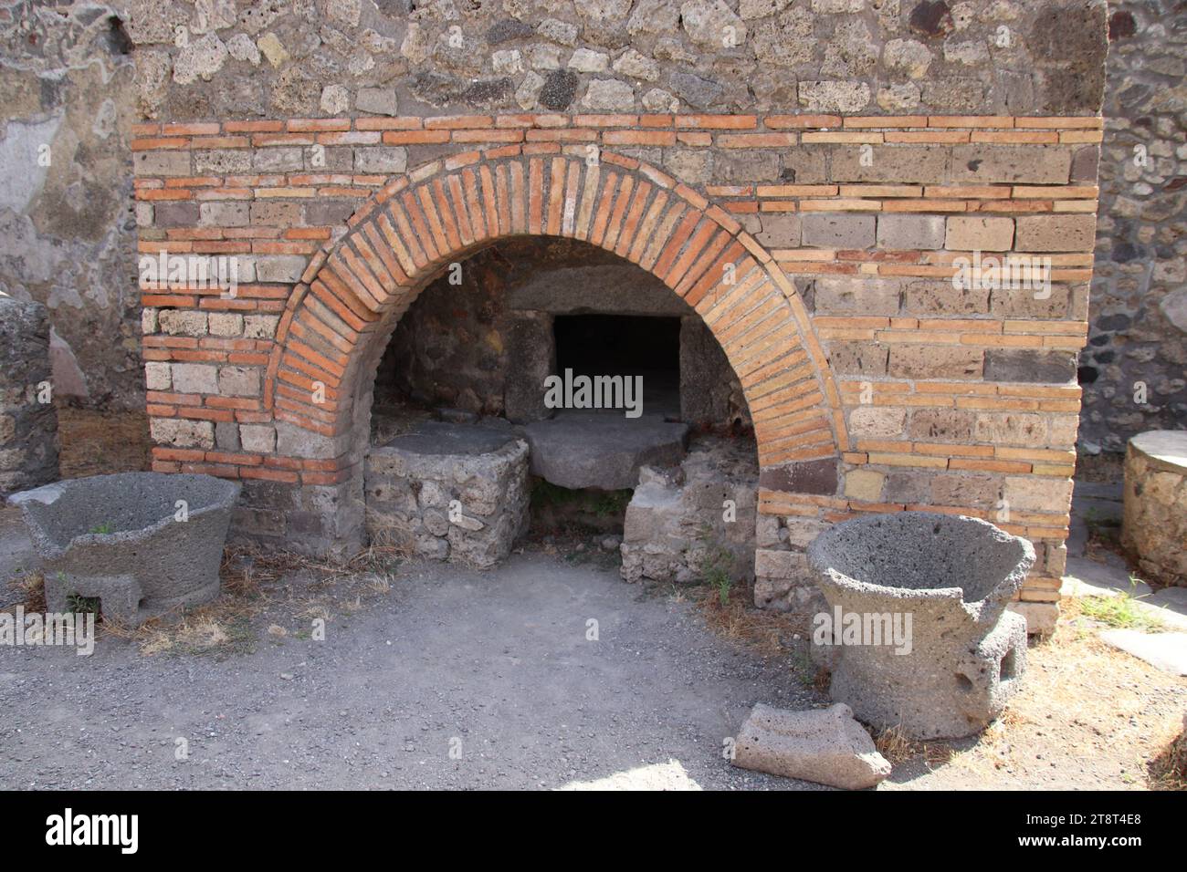 Pompeii Ruins: Cooking Hearth, Remains of Roman city buried by eruption ...