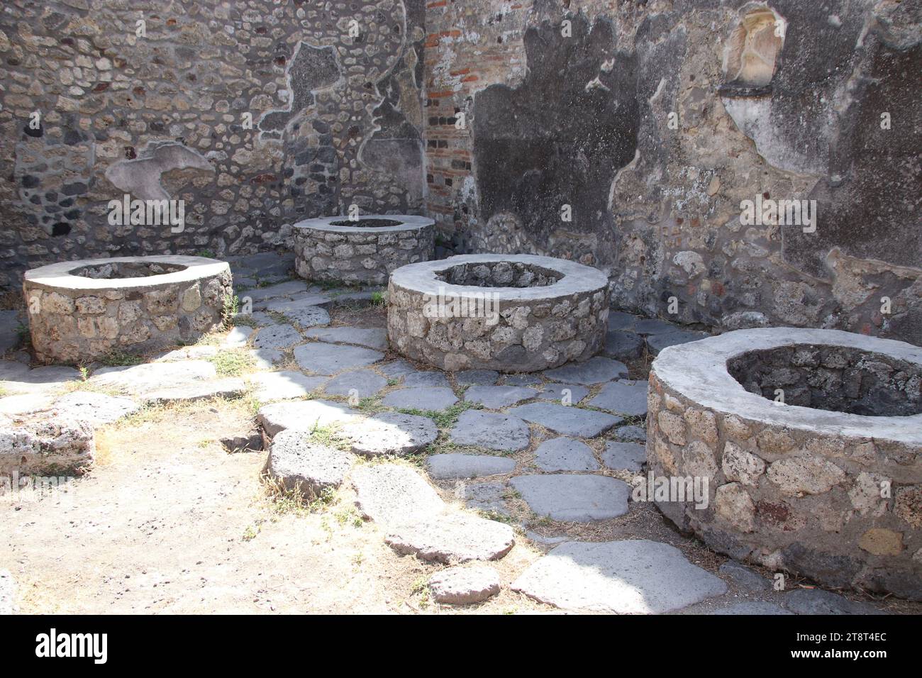 Pompeii Ruins, Remains of Roman city buried by eruption of Mt. Vesuvius ...