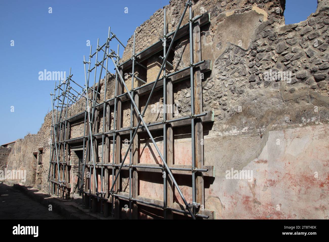 Pompeii Ruins, Remains of Roman city buried by eruption of Mt. Vesuvius ...