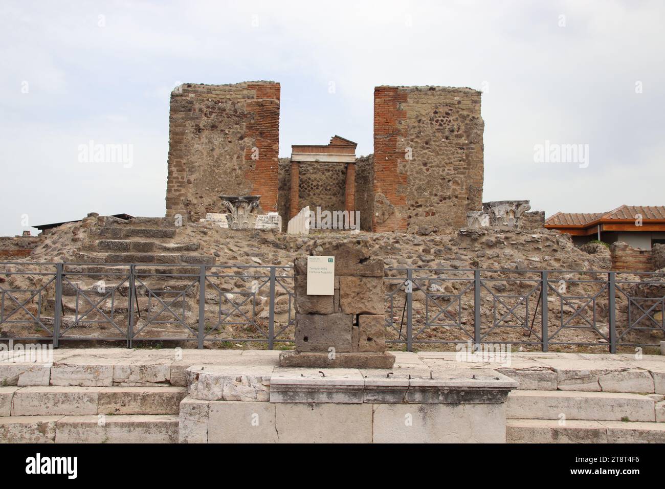 Pompeii Ruins: Temple of Fortuna Augusta, Remains of Roman city buried ...