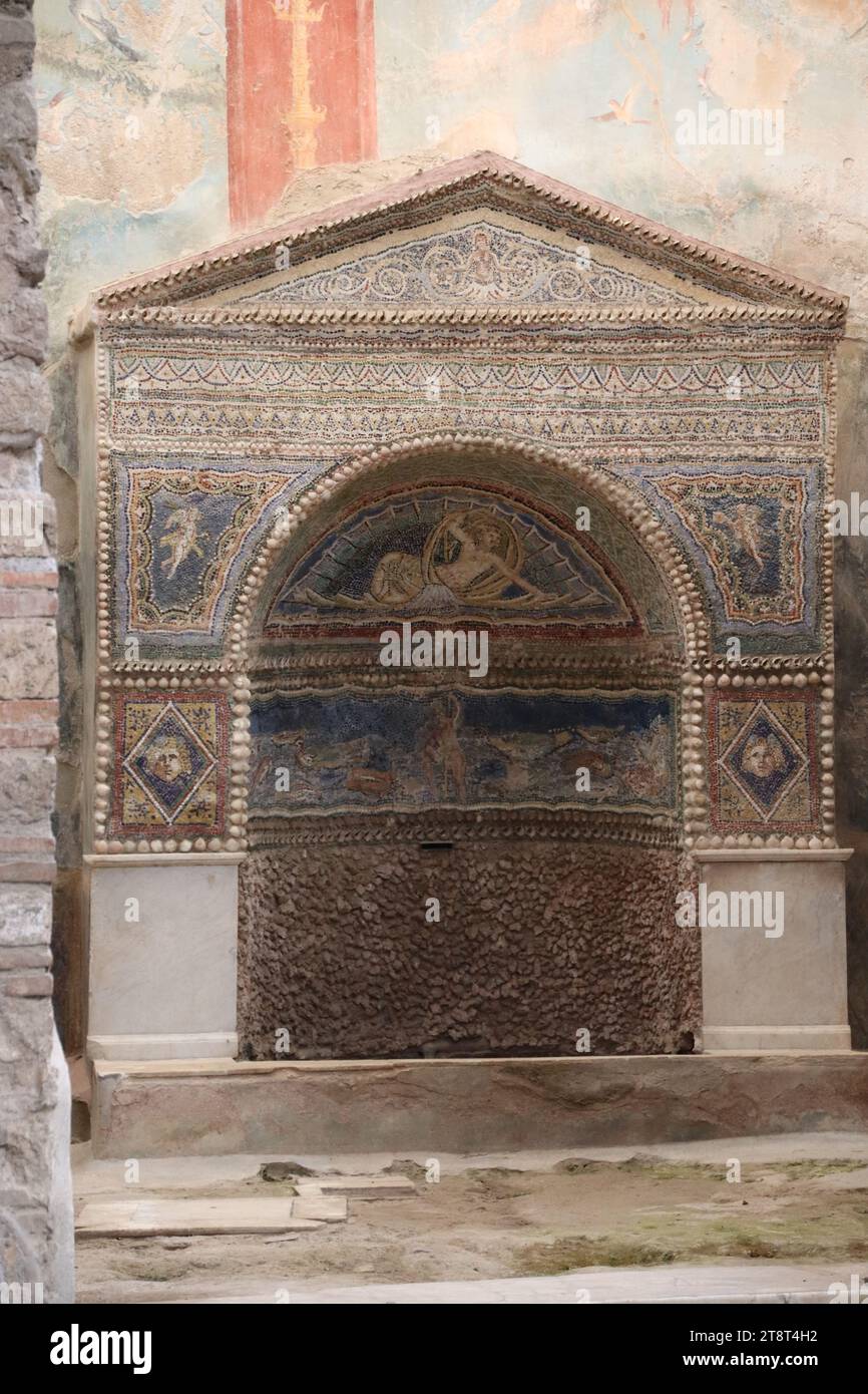 Pompeii Ruins Altar, Remains of Roman city buried by eruption of Mt ...