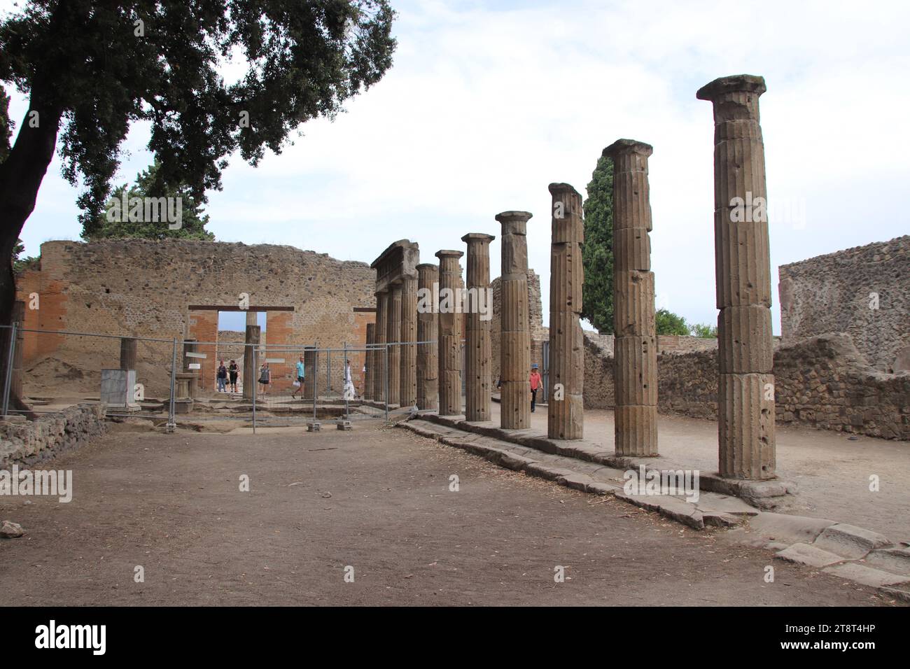 Pompeii Ruins, Remains of Roman city buried by eruption of Mt. Vesuvius ...