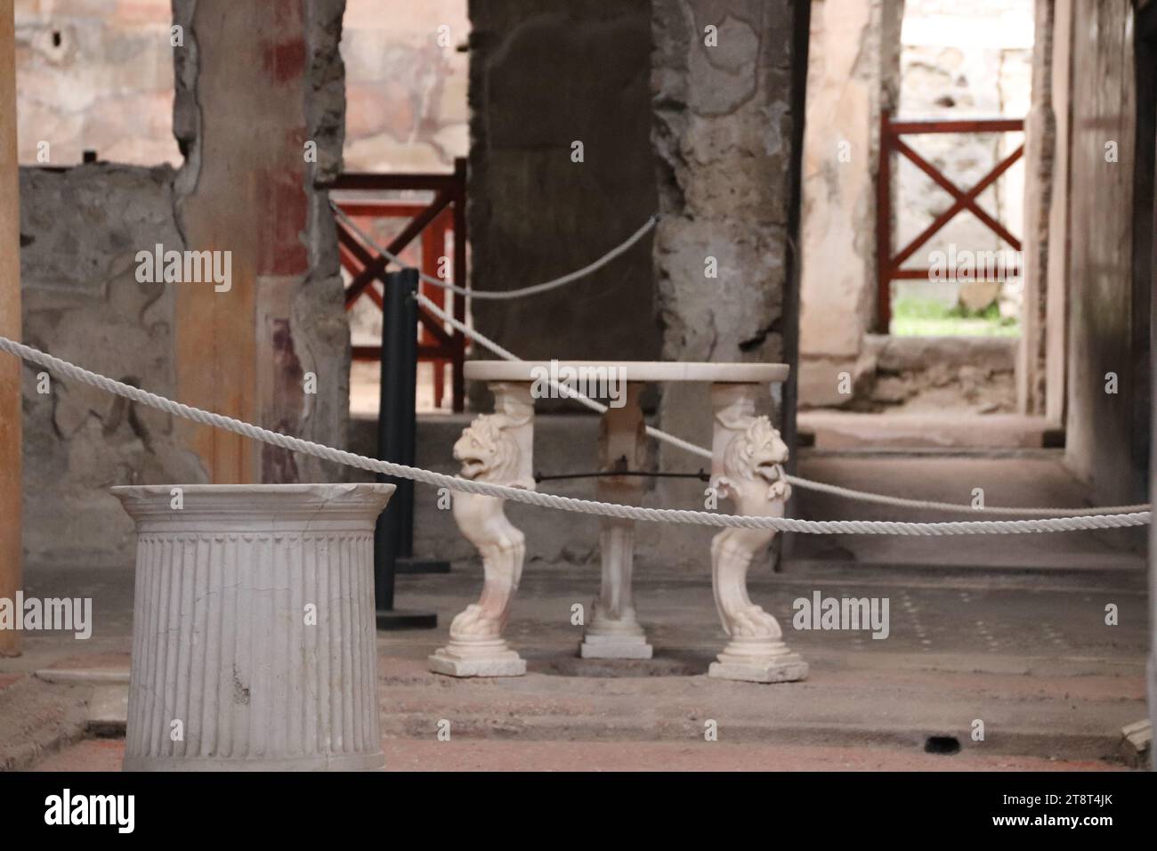 Pompeii Ruins: Table, Remains of Roman city buried by eruption of Mt ...