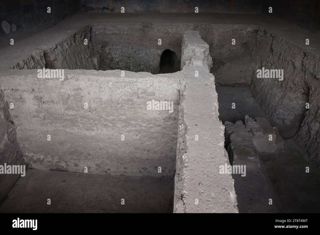Pompeii Ruins: Tunnel Made by Looters, Remains of Roman city buried by ...