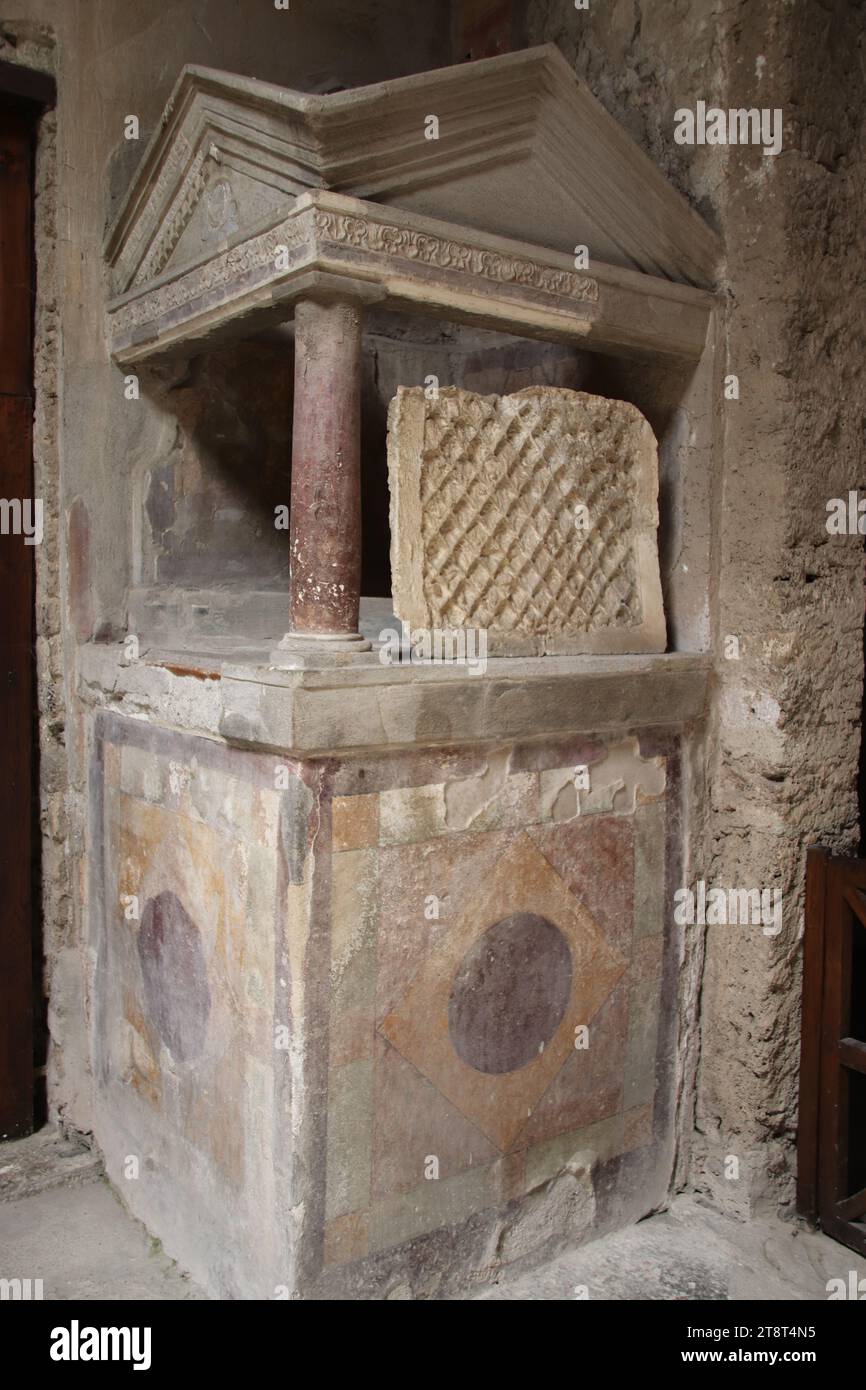 Pompeii Ruins Fresco, Remains of Roman city buried by eruption of Mt ...