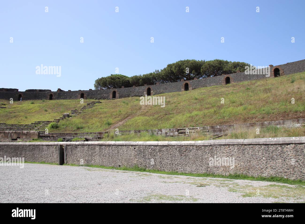 Pompeii Ruins: Amphitheater, Remains of Roman city buried by eruption ...