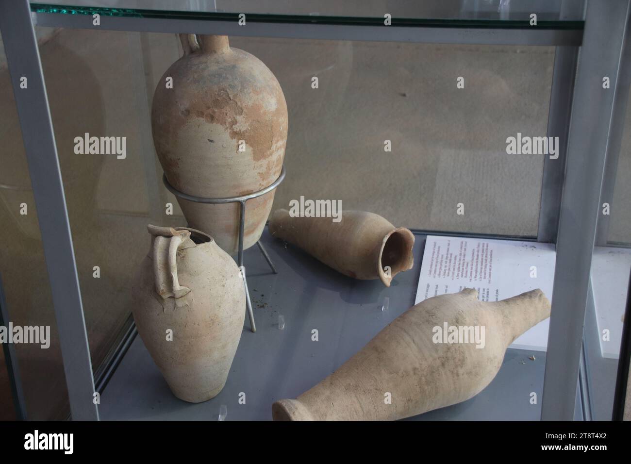 Pompeii Ruins Pottery Jars, Remains of Roman city buried by eruption of ...