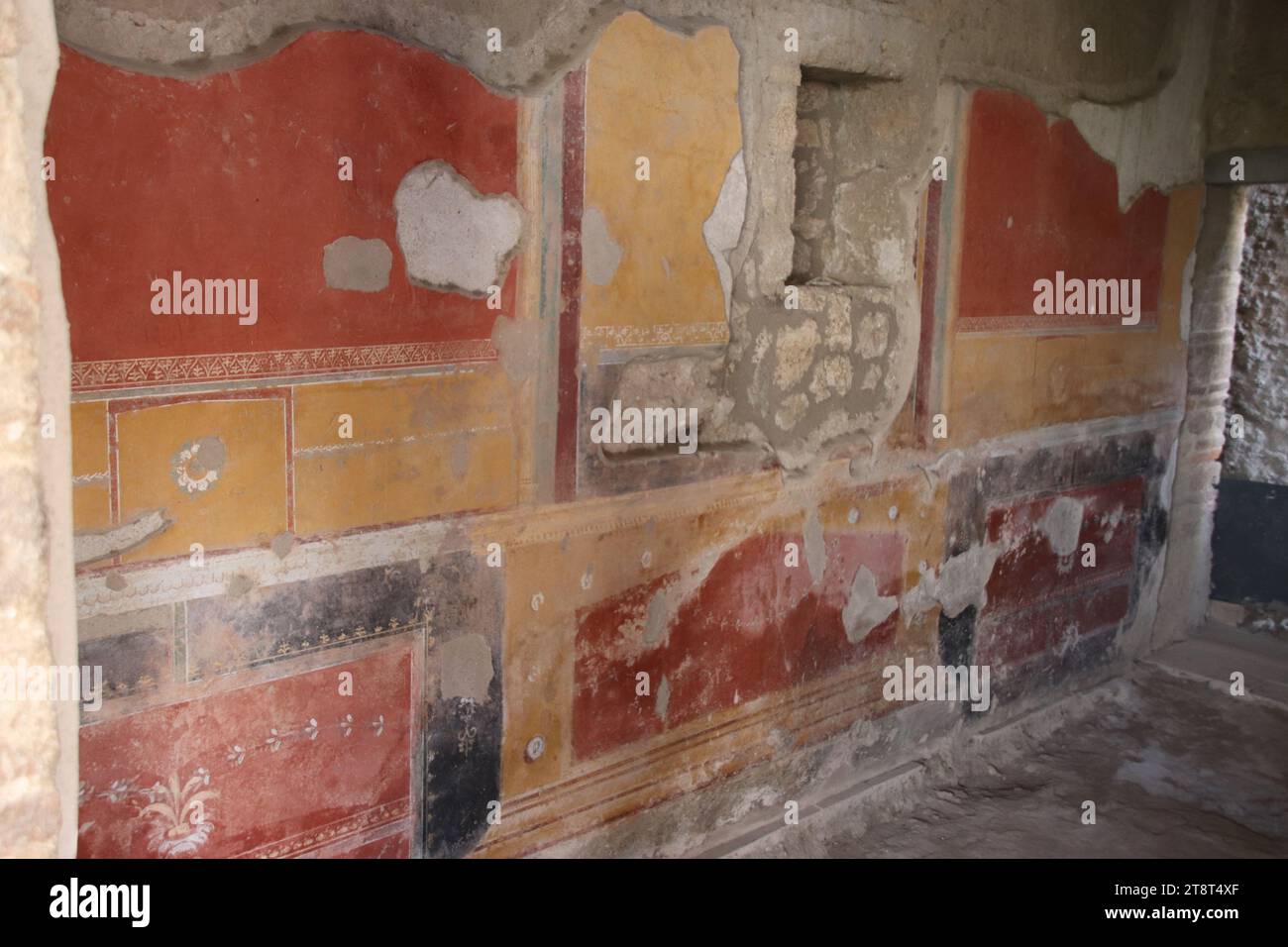Pompeii Ruins Fresco, Remains of Roman city buried by eruption of Mt ...