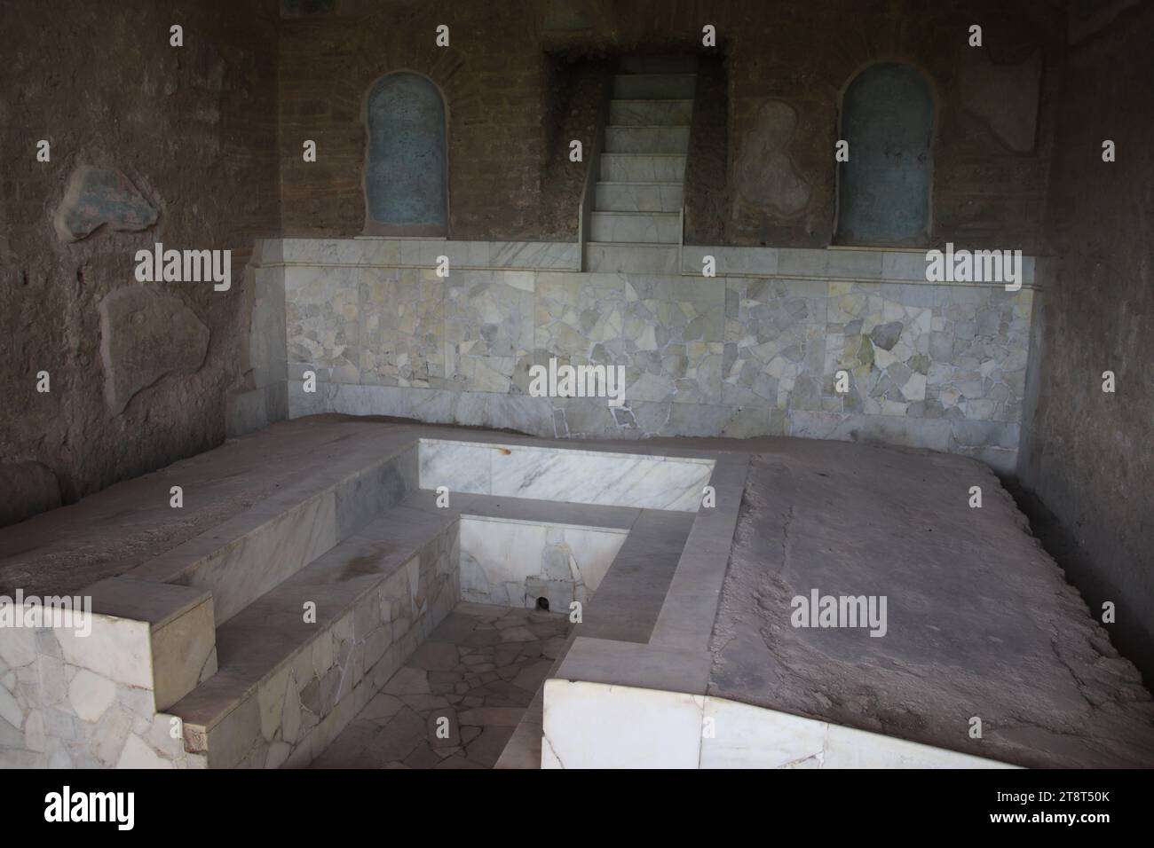 Pompeii Ruins, Remains of Roman city buried by eruption of Mt. Vesuvius ...
