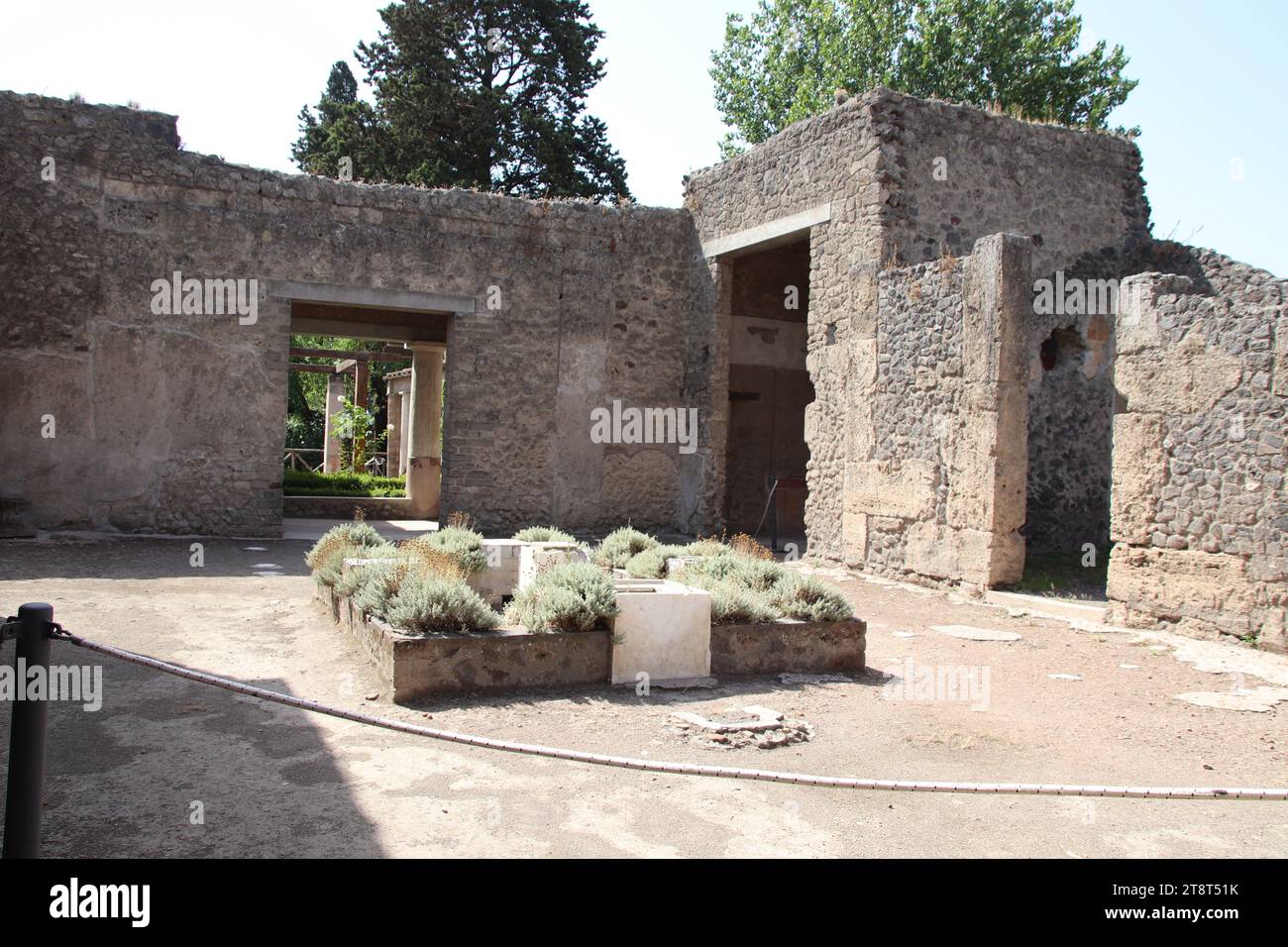 Pompeii Ruins, Remains of Roman city buried by eruption of Mt. Vesuvius ...
