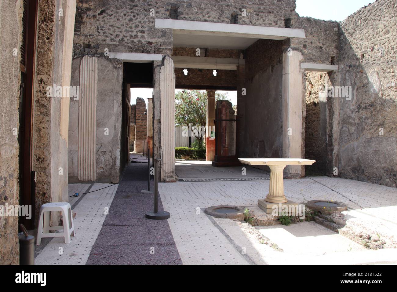 Pompeii Ruins, Remains of Roman city buried by eruption of Mt. Vesuvius ...