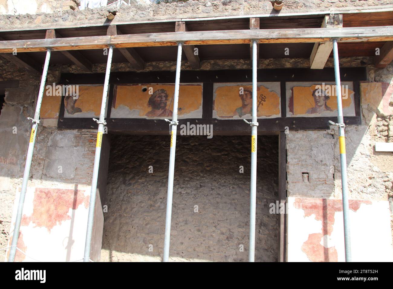 Pompeii Ruins Frescoes, Remains of Roman city buried by eruption of Mt ...