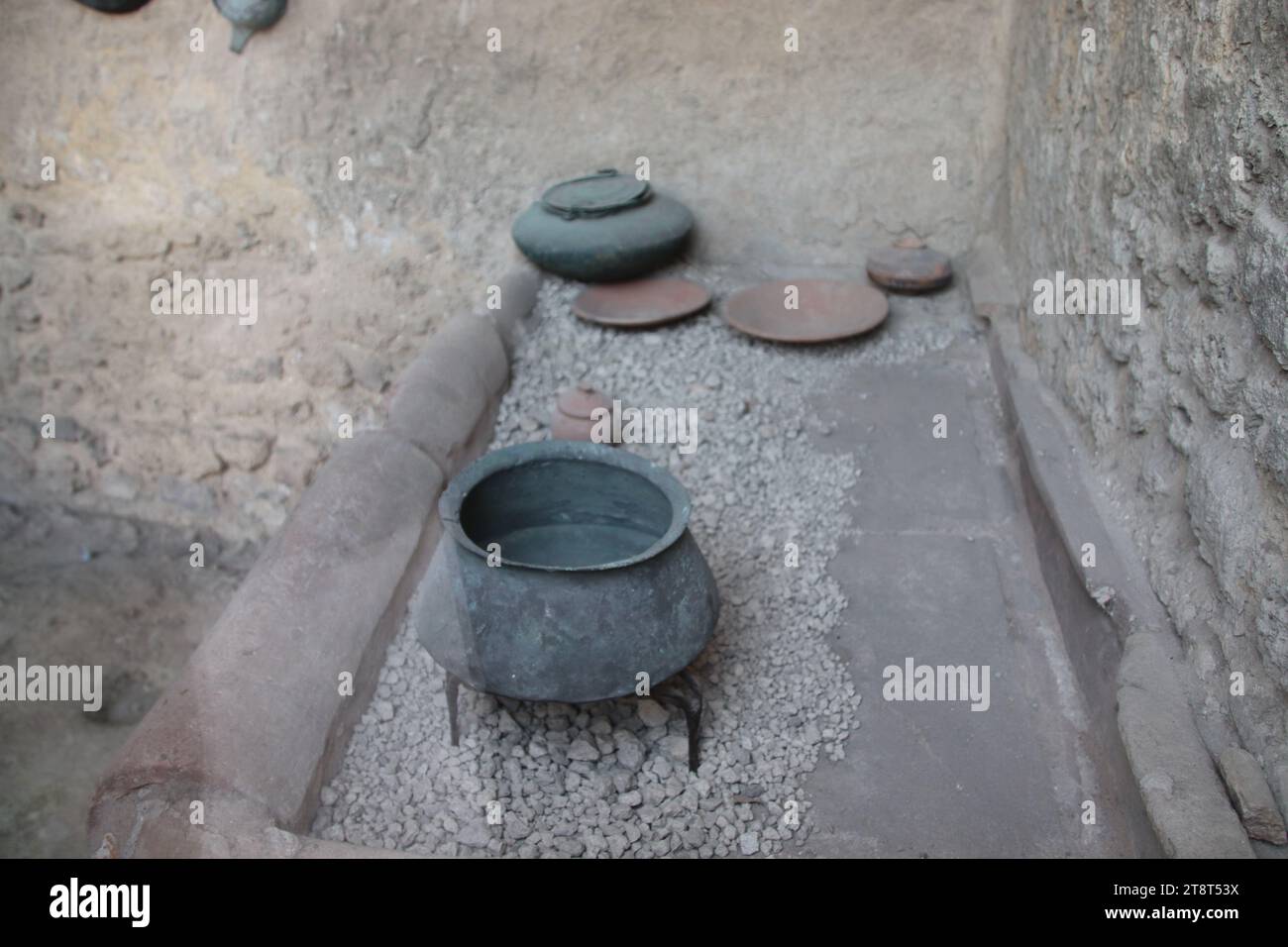 Pompeii ruins cookware hi-res stock photography and images - Alamy