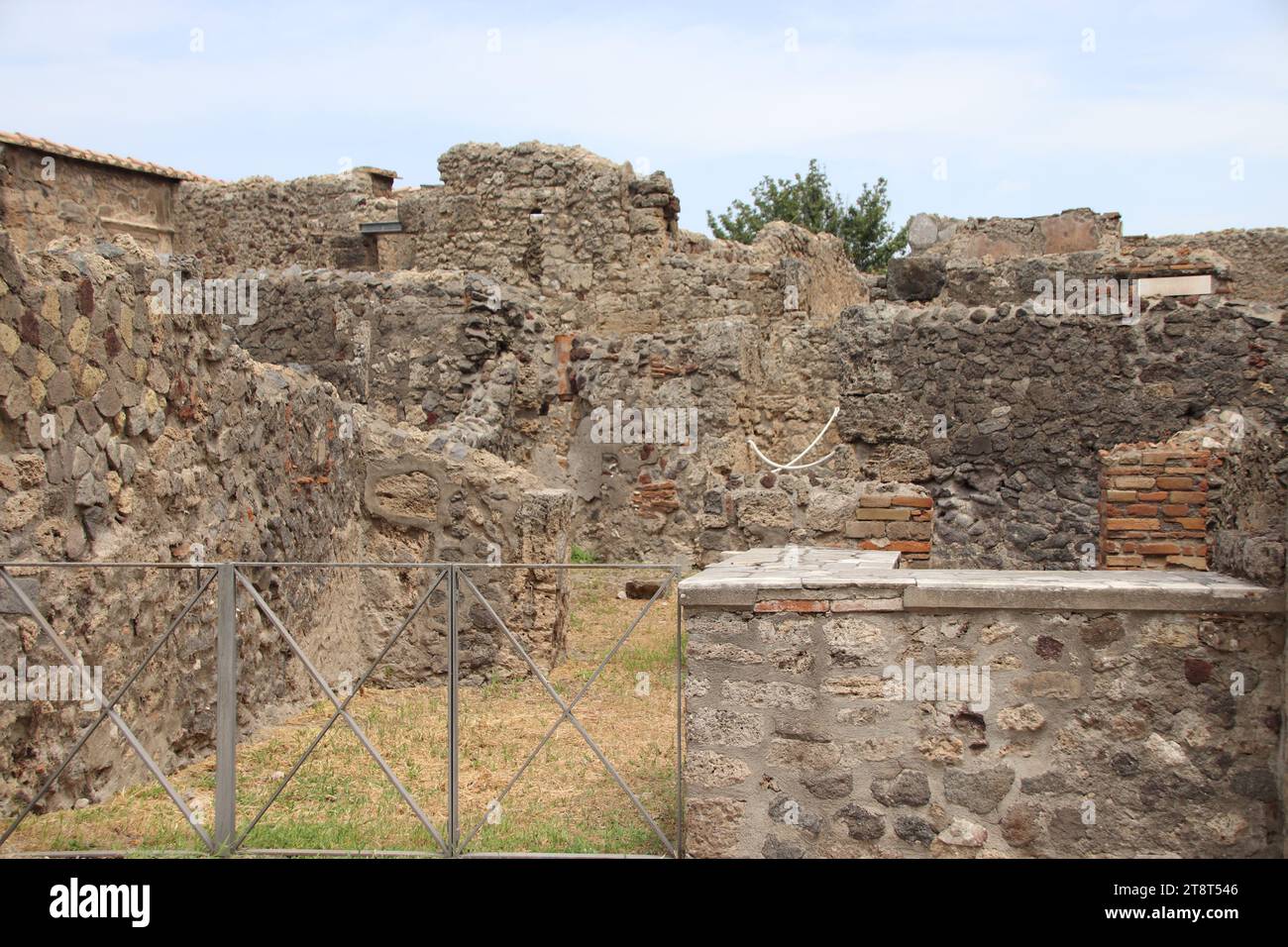 Pompeii Ruins, Remains of Roman city buried by eruption of Mt. Vesuvius ...