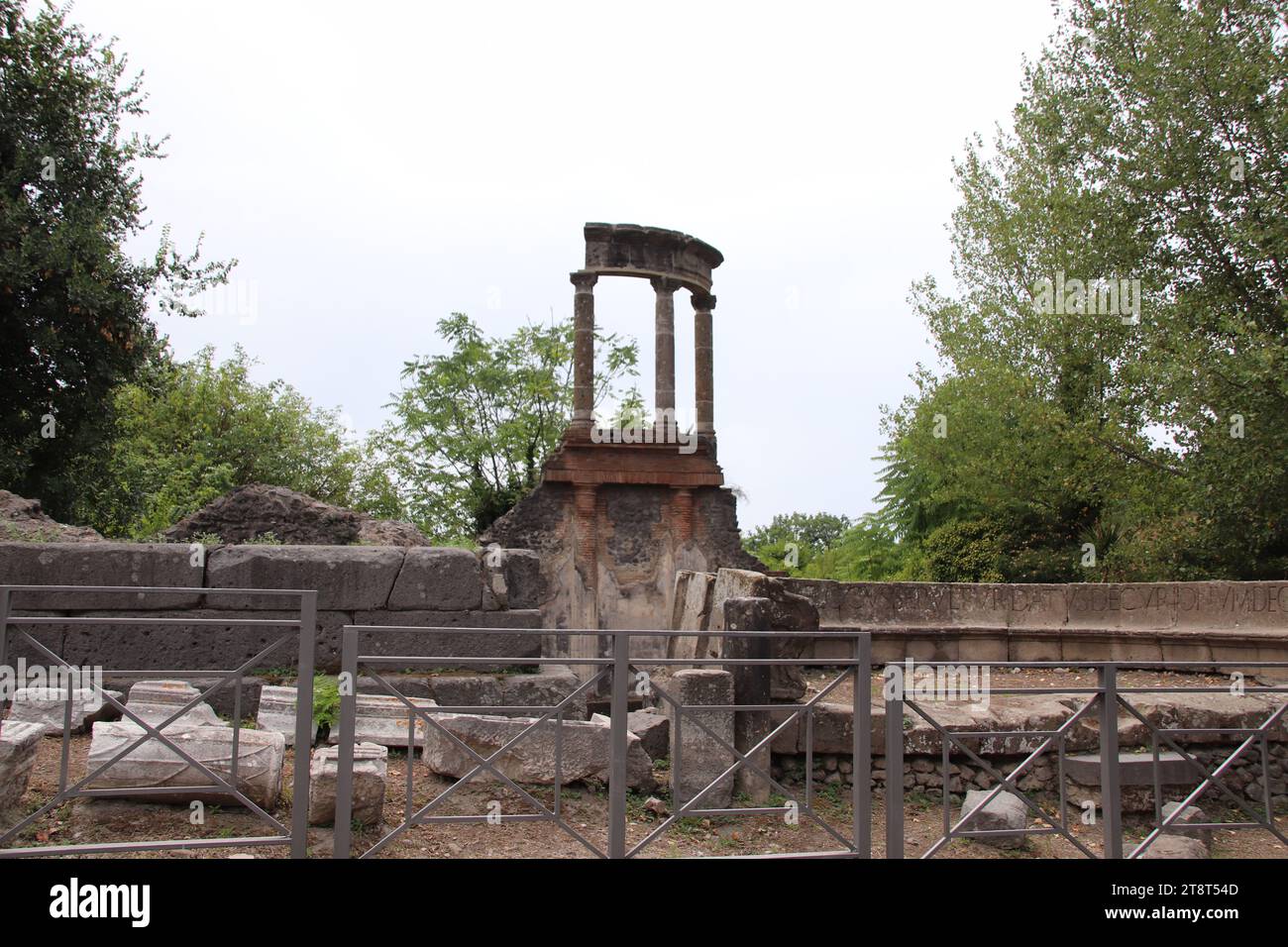 Pompeii Ruins: Necropolis of Porta Ercolano, Remains of Roman city ...