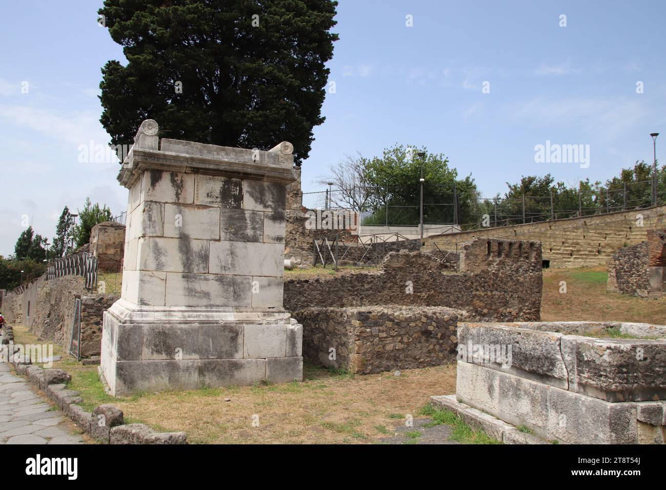 Pompeii Ruins: Necropolis of Porta Ercolano, Remains of Roman city ...