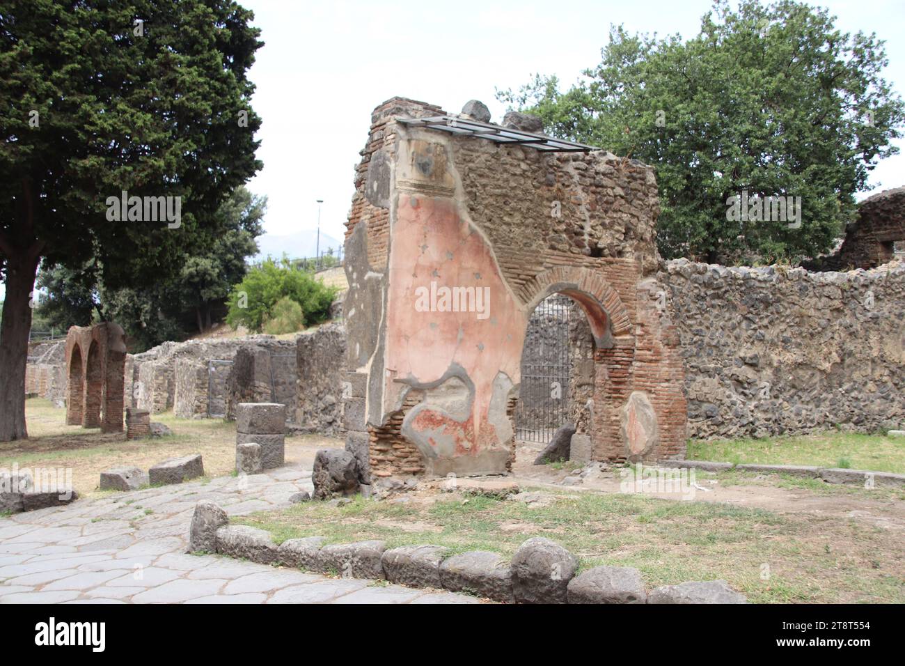 Pompeii Ruins: Necropolis of Porta Ercolano, Remains of Roman city ...