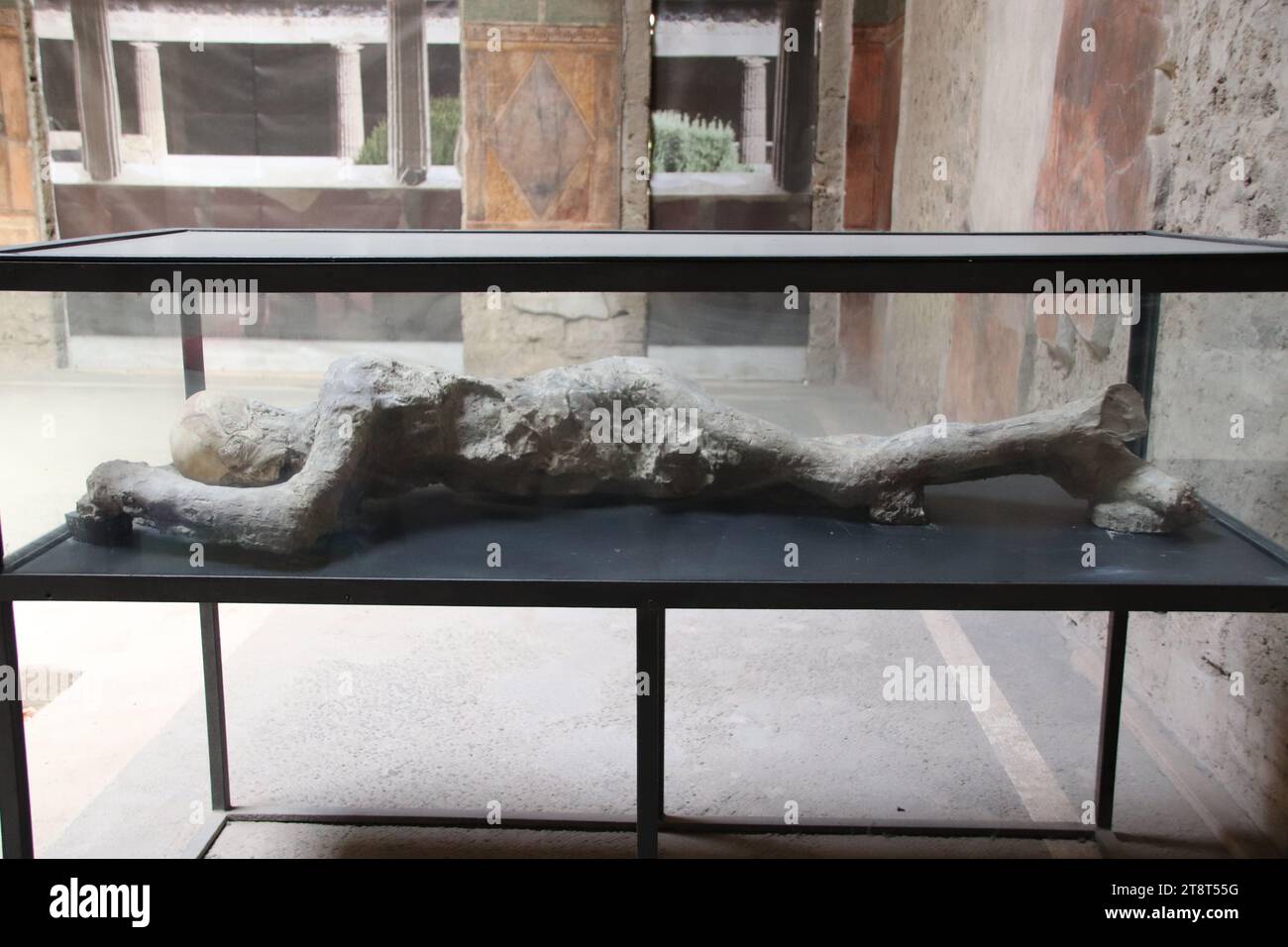 Pompeii Ruins: Cast of Human Victim at Villa of the Mysteries, Remains ...
