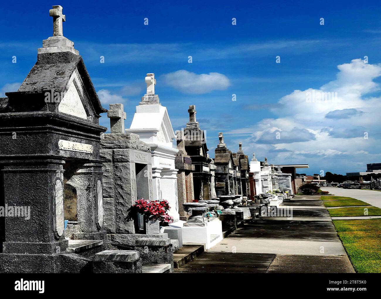 Tomb recounts hi-res stock photography and images - Alamy