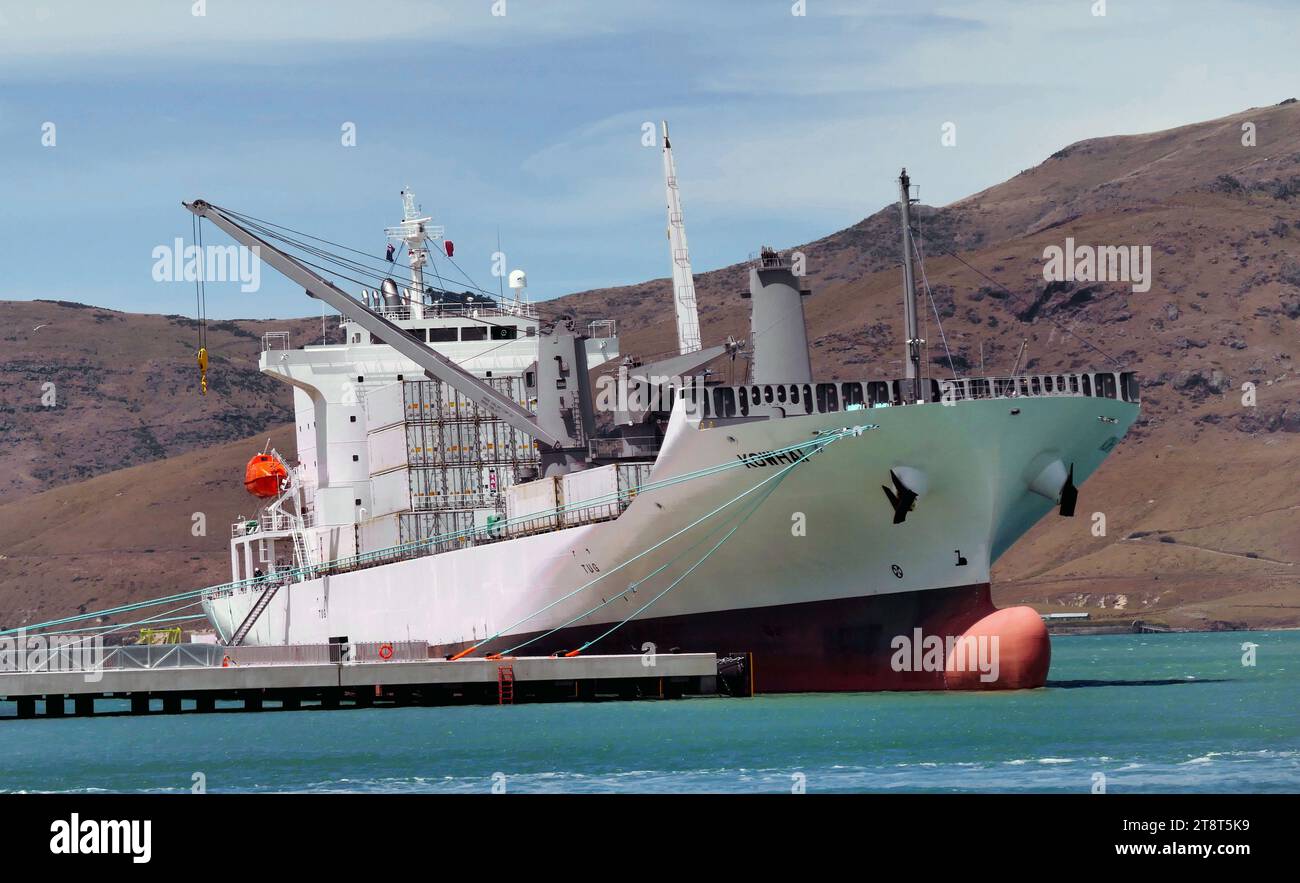 Refrigerated cargo ship hi-res stock photography and images - Alamy