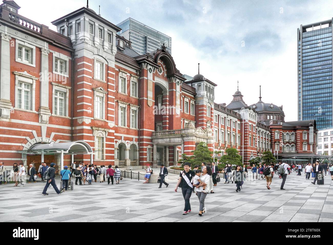 Tokyo Railway Station, Tokyo Station is an impressive 1,000-feet long ...