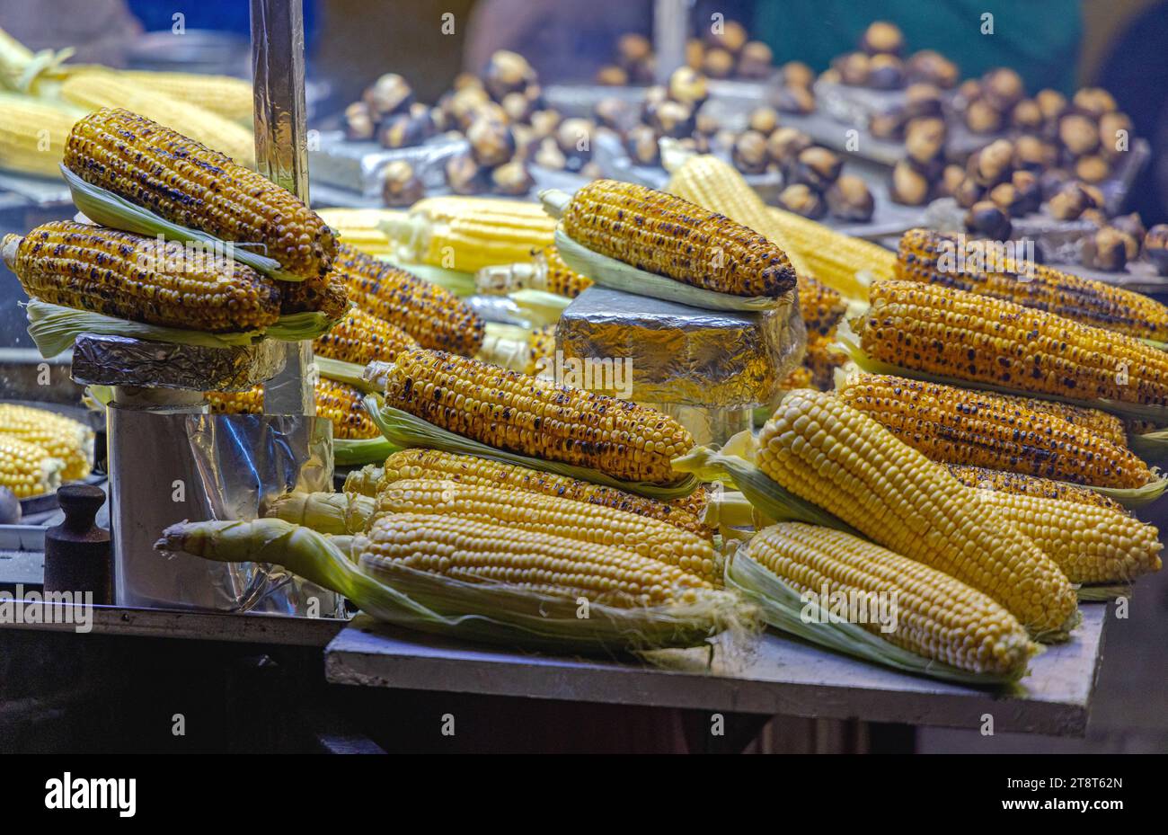Food stall night europe hi-res stock photography and images - Alamy