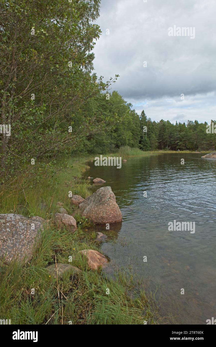 Rocky seashore on the island of Linlo in cloudy autumn weather ...