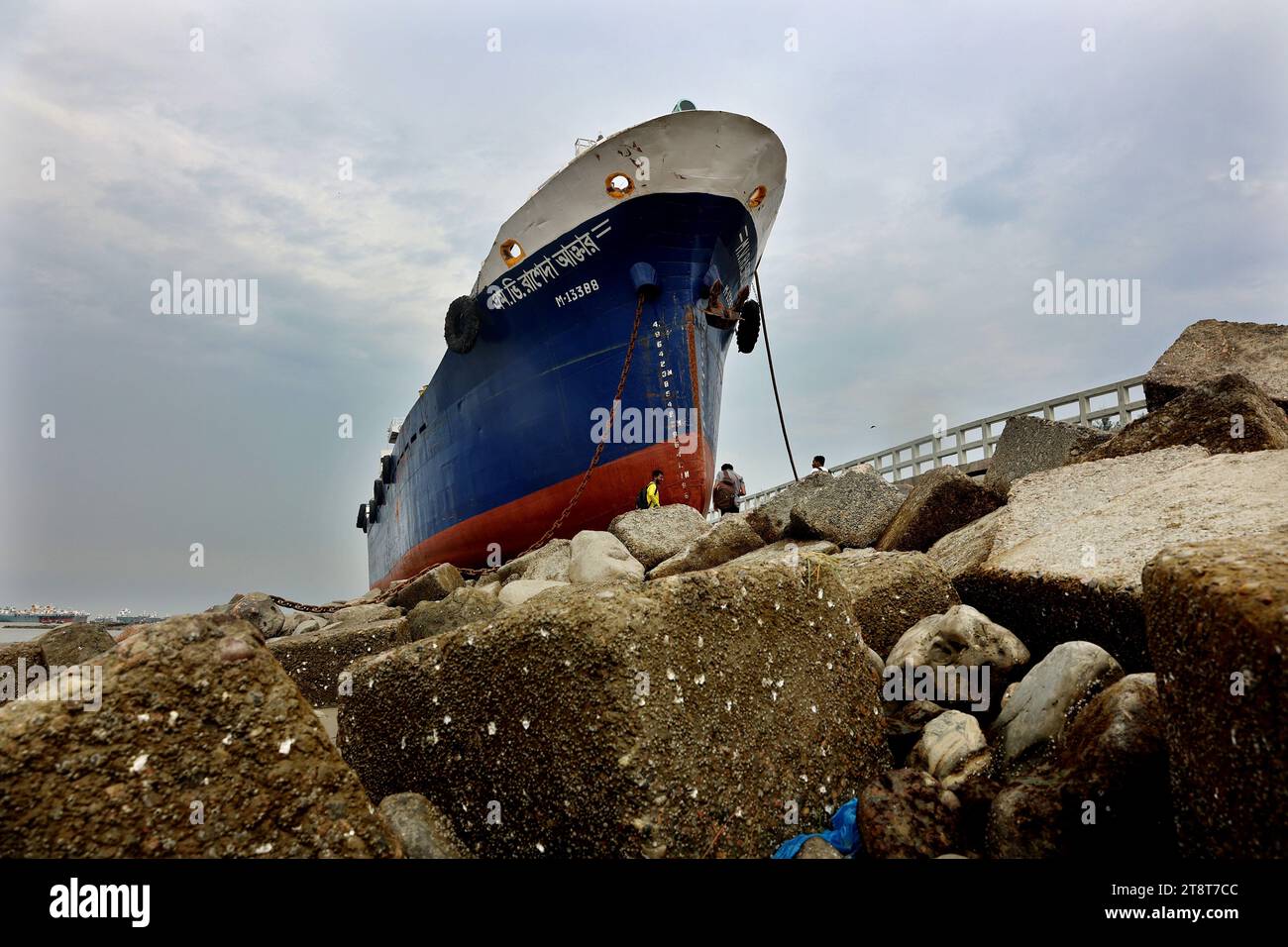 Lighterage hi-res stock photography and images - Alamy